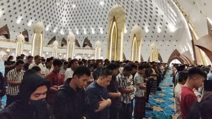 Luruskan Shaf Shalat Berjamaah, Jangan Memutus Barisan, Utamakan Shaf ...