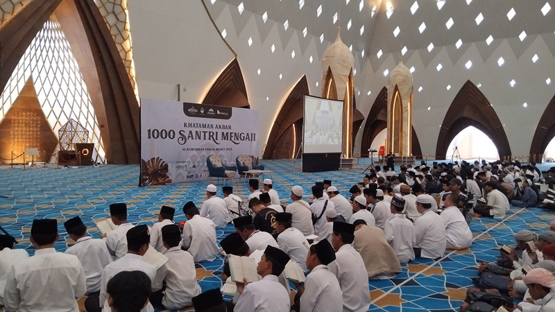 Galeri Foto: 1000 Santri Mengaji » Masjid Raya Al Jabbar