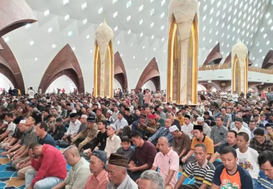 Manusia Terbaik dan Terburuk Berdasarkan Usia » Masjid Raya Al Jabbar